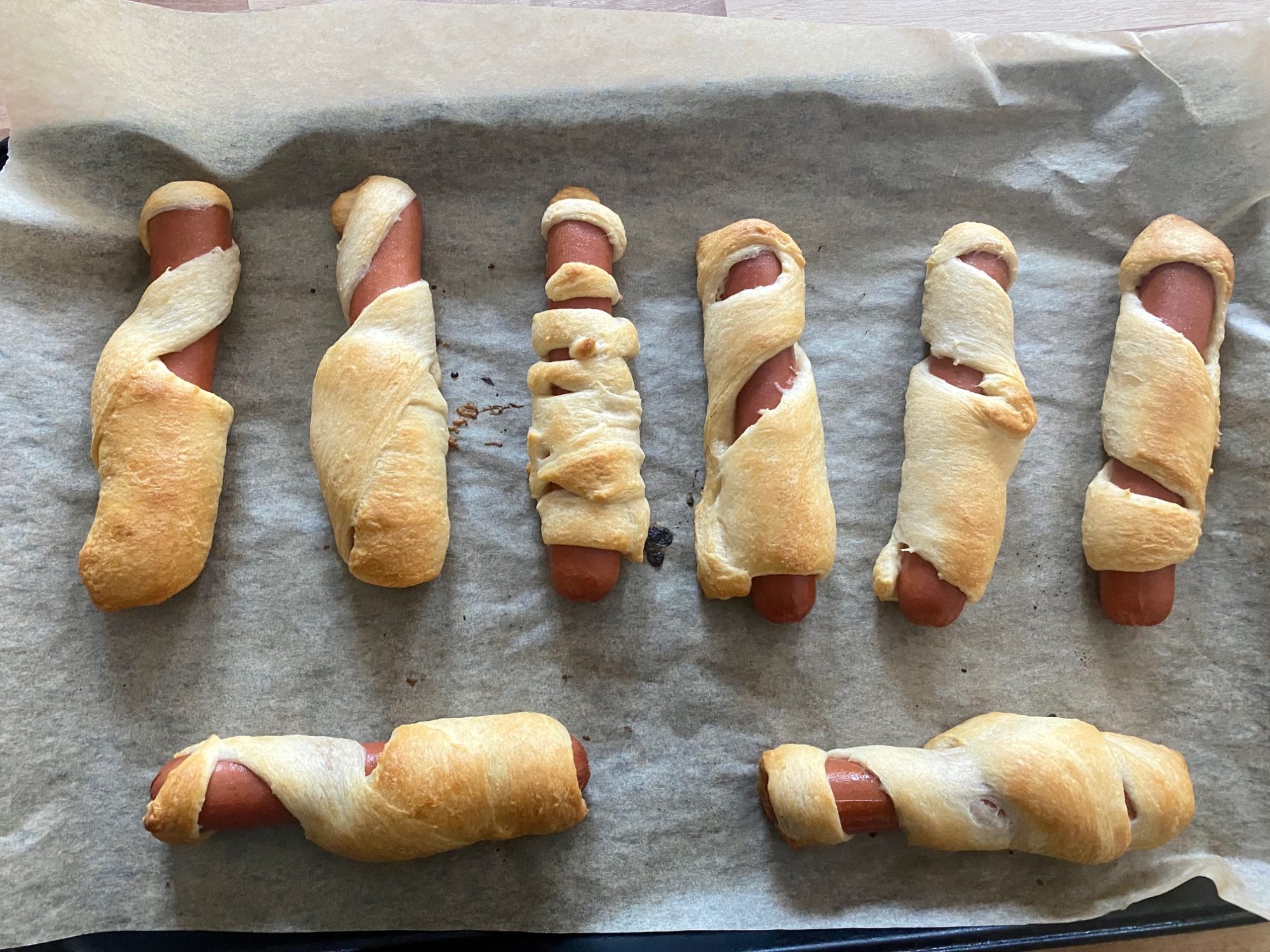 Hot Dog Mummies- A Fun & Fast Halloween Meal! ⋆